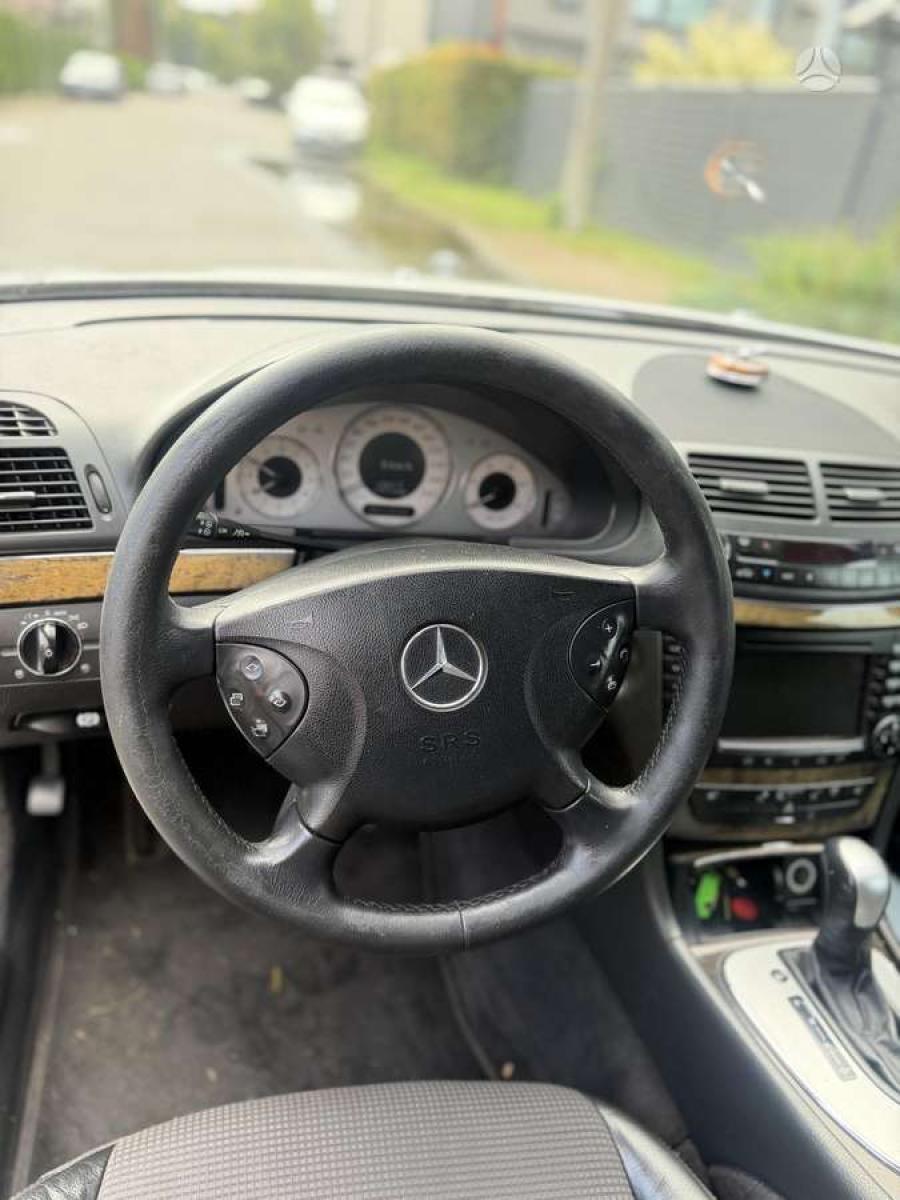 Pelēks Mercedes-Benz E 280 2004 Kauņa, ar dzinēja tilpumu 3.22 L un nobraukumu 361 tūkst. km par 2850 €, foto 22 vietnē AUTOMOTO.COM.LV