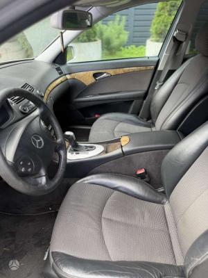 Pelēks Mercedes-Benz E 280 2004 Kauņa, ar dzinēja tilpumu 3.22 L un nobraukumu 361 tūkst. km par 2850 €, foto 23 vietnē AUTOMOTO.COM.LV