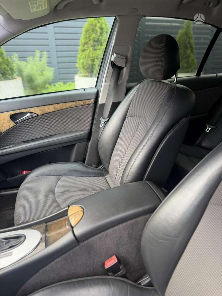 Pelēks Mercedes-Benz E 280 2004 Kauņa, ar dzinēja tilpumu 3.22 L un nobraukumu 361 tūkst. km par 2850 €, foto 24 vietnē AUTOMOTO.COM.LV