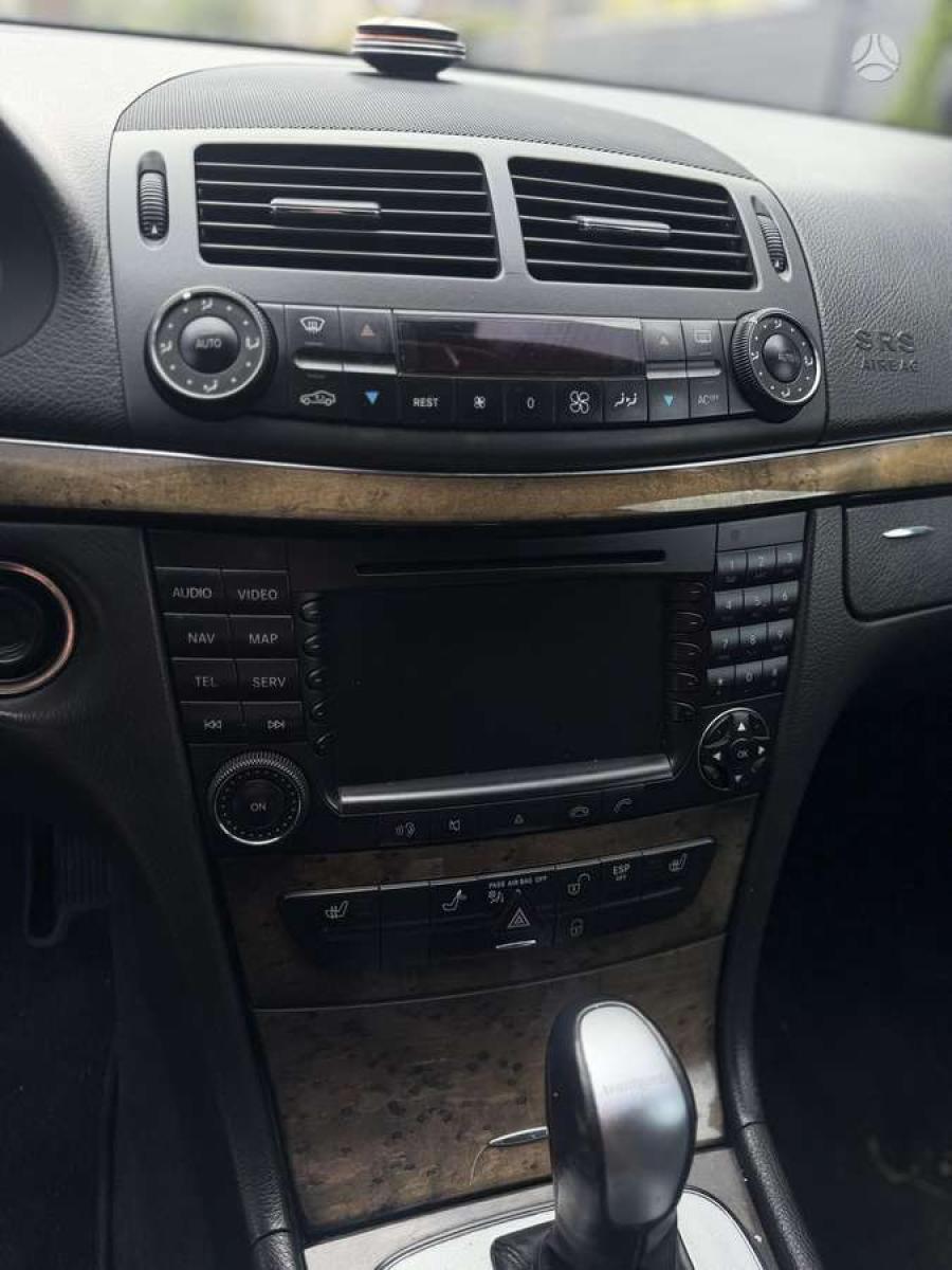 Pelēks Mercedes-Benz E 280 2004 Kauņa, ar dzinēja tilpumu 3.22 L un nobraukumu 361 tūkst. km par 2850 €, foto 26 vietnē AUTOMOTO.COM.LV