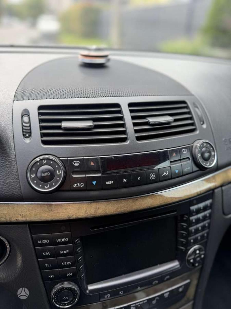 Pelēks Mercedes-Benz E 280 2004 Kauņa, ar dzinēja tilpumu 3.22 L un nobraukumu 361 tūkst. km par 2850 €, foto 27 vietnē AUTOMOTO.COM.LV