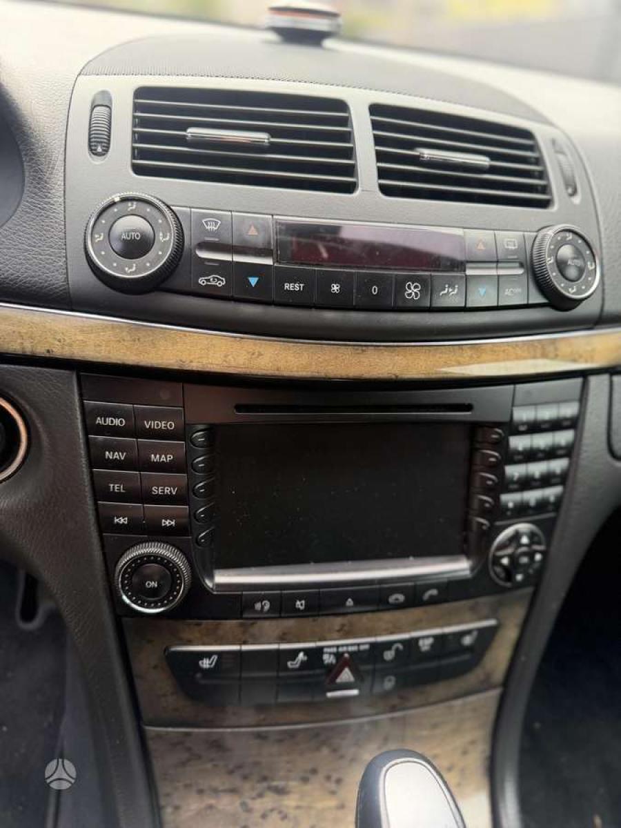 Pelēks Mercedes-Benz E 280 2004 Kauņa, ar dzinēja tilpumu 3.22 L un nobraukumu 361 tūkst. km par 2850 €, foto 28 vietnē AUTOMOTO.COM.LV