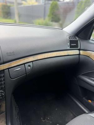 Pelēks Mercedes-Benz E 280 2004 Kauņa, ar dzinēja tilpumu 3.22 L un nobraukumu 361 tūkst. km par 2850 €, foto 29 vietnē AUTOMOTO.COM.LV