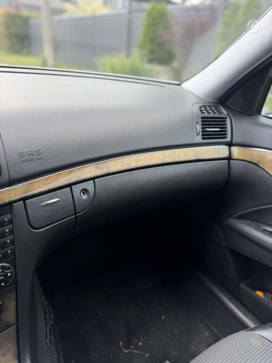 Pelēks Mercedes-Benz E 280 2004 Kauņa, ar dzinēja tilpumu 3.22 L un nobraukumu 361 tūkst. km par 2850 €, foto 29 vietnē AUTOMOTO.COM.LV