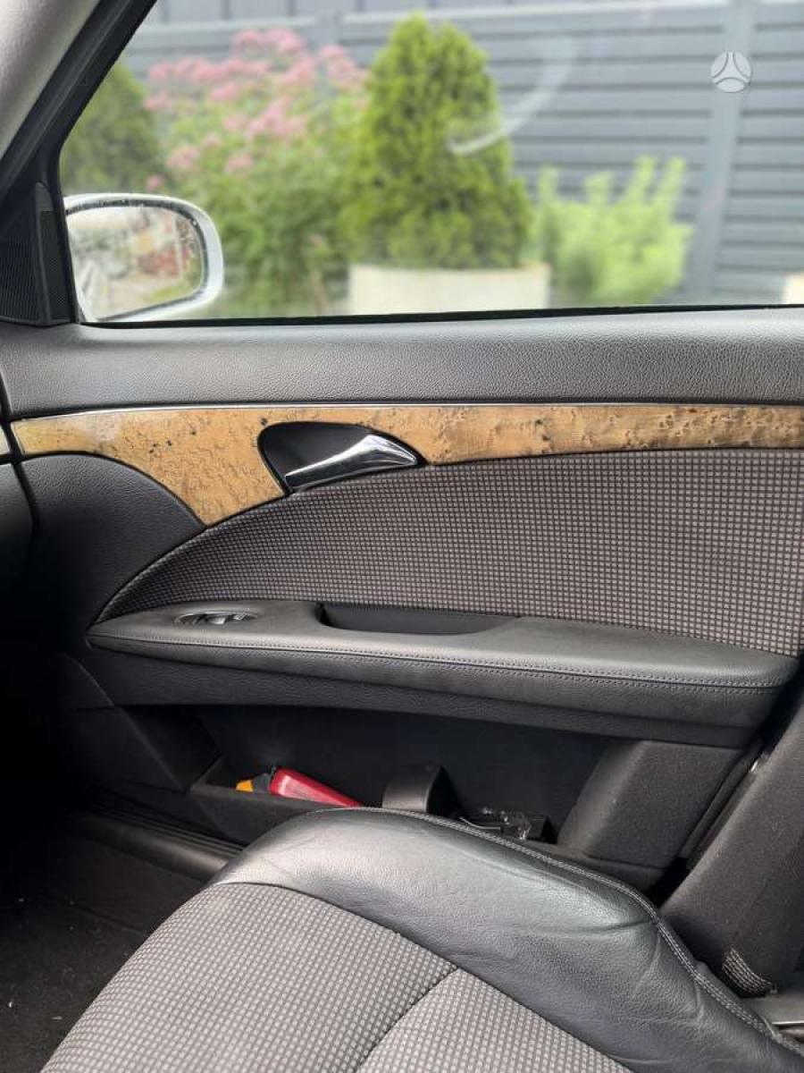 Pelēks Mercedes-Benz E 280 2004 Kauņa, ar dzinēja tilpumu 3.22 L un nobraukumu 361 tūkst. km par 2850 €, foto 30 vietnē AUTOMOTO.COM.LV