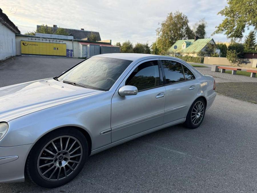 Grey Mercedes-Benz E 280 2004 in Kaunas, with an engine capacity of 3.22 L and mileage of 430 thousand km for 1300 €, photo 5 on AUTOMOTO.COM.LV