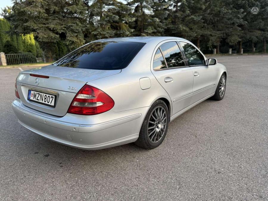 Grey Mercedes-Benz E 280 2004 in Kaunas, with an engine capacity of 3.22 L and mileage of 430 thousand km for 1300 €, photo 8 on AUTOMOTO.COM.LV