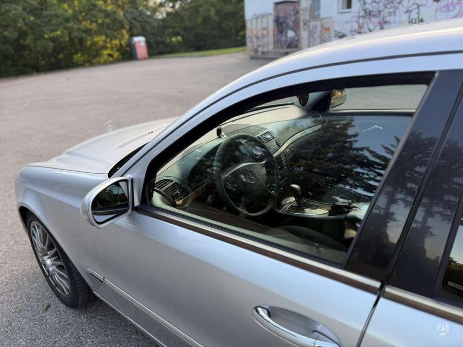 Grey Mercedes-Benz E 280 2004 in Kaunas, with an engine capacity of 3.22 L and mileage of 430 thousand km for 1300 €, photo 14 on AUTOMOTO.COM.LV