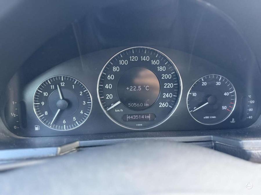 Grey Mercedes-Benz E 280 2004 in Kaunas, with an engine capacity of 3.22 L and mileage of 430 thousand km for 1300 €, photo 16 on AUTOMOTO.COM.LV