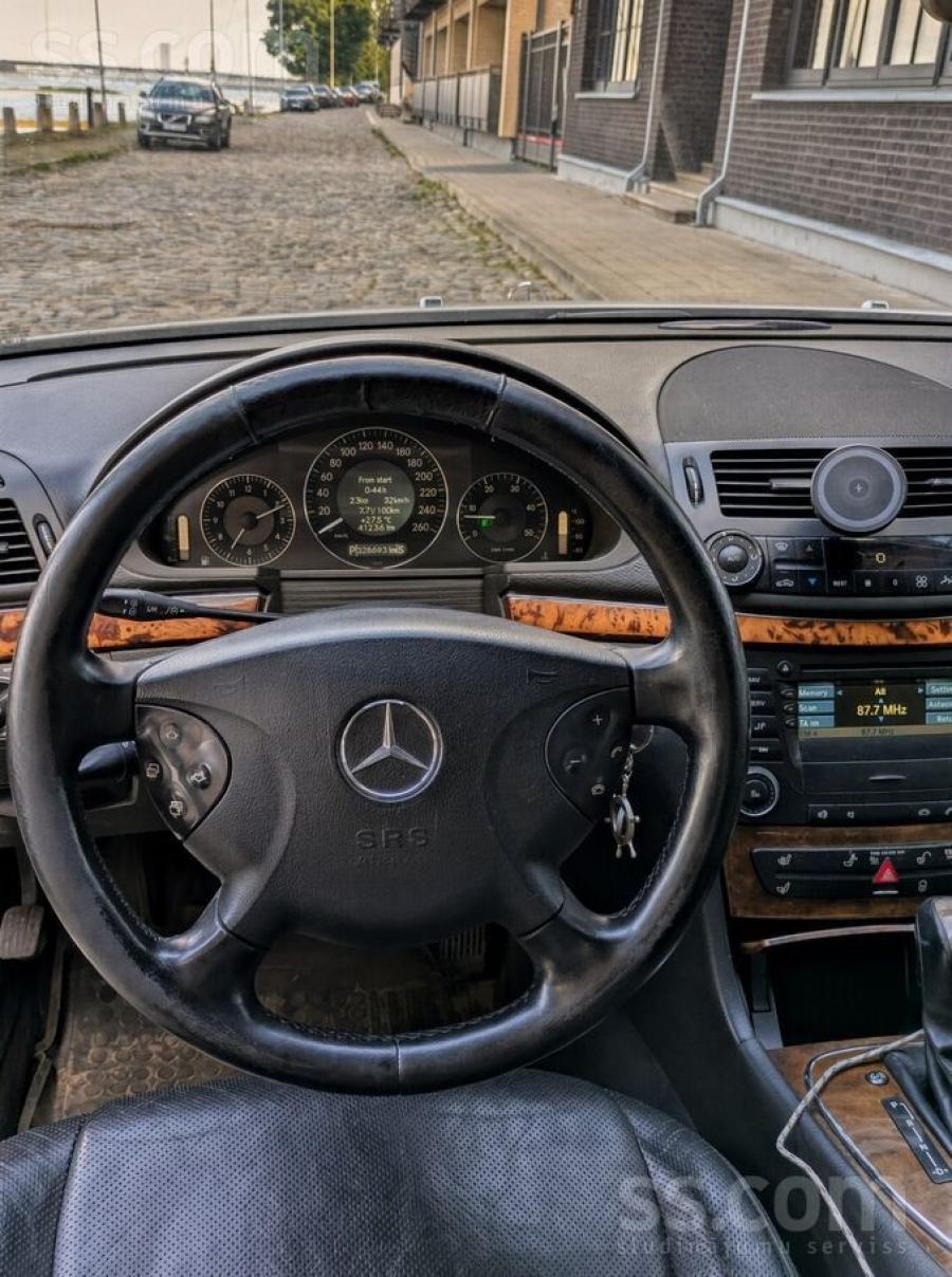 Pelēks Mercedes-Benz E 280 2004 Rīga, ar dzinēja tilpumu 3.20 L un nobraukumu 331 tūkst. km par 3990 €, foto 14 vietnē AUTOMOTO.COM.LV
