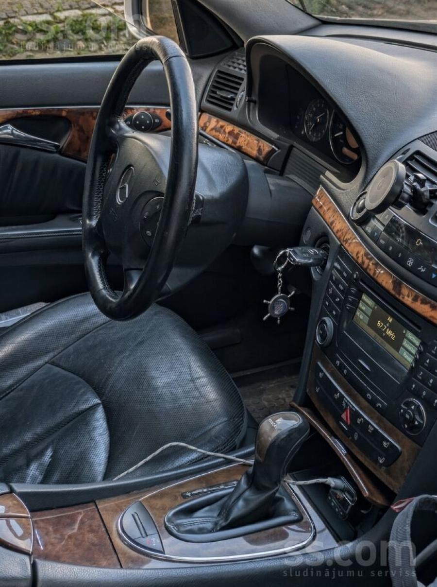 Pelēks Mercedes-Benz E 280 2004 Rīga, ar dzinēja tilpumu 3.20 L un nobraukumu 331 tūkst. km par 3990 €, foto 15 vietnē AUTOMOTO.COM.LV
