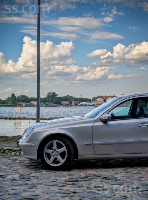 Pelēks Mercedes-Benz E 280 2004 Rīga, ar dzinēja tilpumu 3.20 L un nobraukumu 331 tūkst. km par 3990 €, foto 26 vietnē AUTOMOTO.COM.LV