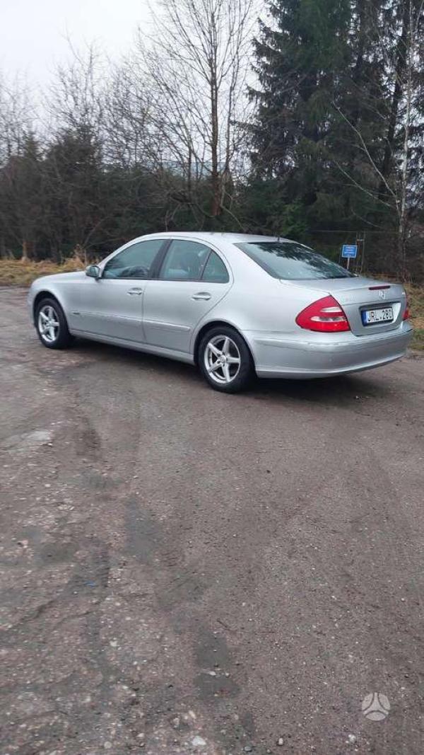 Grey Mercedes-Benz E 280 2005 in Sirvintos, with an engine capacity of 3.22 L and mileage of 353 thousand km for 2100 €, photo 2 on AUTOMOTO.COM.LV