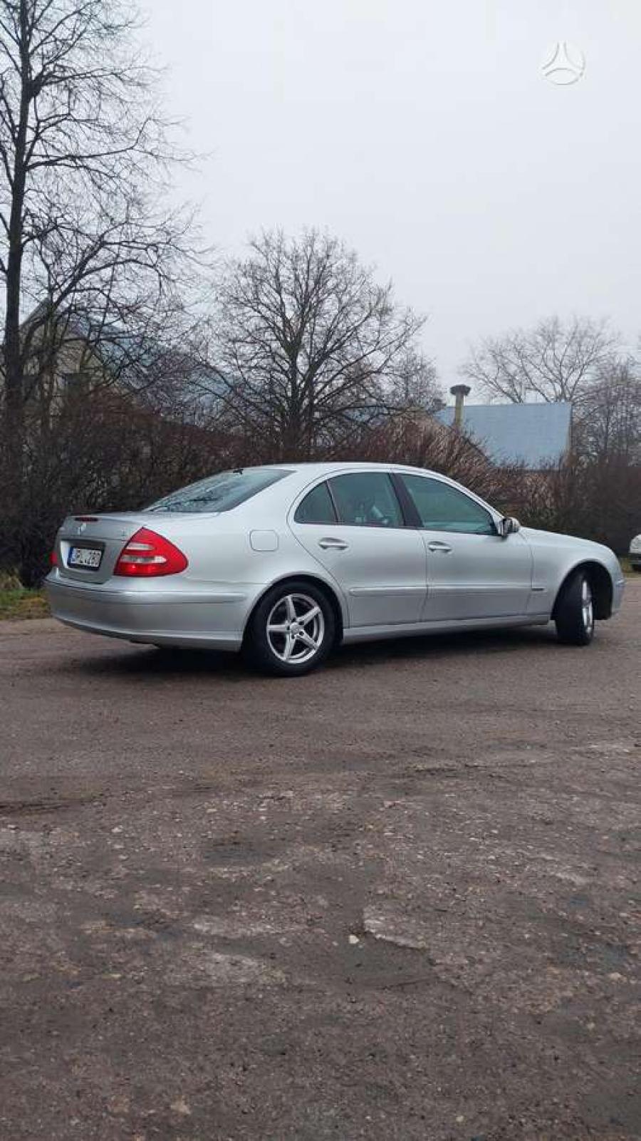 Pelēks Mercedes-Benz E 280 2005 Širvintos, ar dzinēja tilpumu 3.22 L un nobraukumu 353 tūkst. km par 2100 €, foto 5 vietnē AUTOMOTO.COM.LV