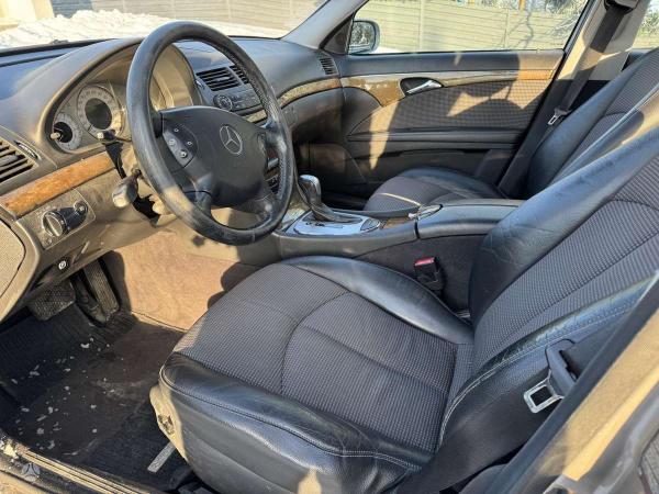 Pelēks Mercedes-Benz E 280 2005 Viļņa, ar dzinēja tilpumu 3.22 L un nobraukumu 346 tūkst. km par 3000 €, foto 4 vietnē AUTOMOTO.COM.LV