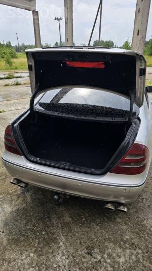 Pelēks Mercedes-Benz E 280 2005 Liepāja, ar dzinēja tilpumu 3.20 L un nobraukumu 458 tūkst. km par 4400 €, foto 5 vietnē AUTOMOTO.COM.LV