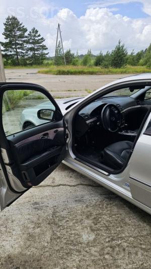 Pelēks Mercedes-Benz E 280 2005 Liepāja, ar dzinēja tilpumu 3.20 L un nobraukumu 458 tūkst. km par 4400 €, foto 14 vietnē AUTOMOTO.COM.LV