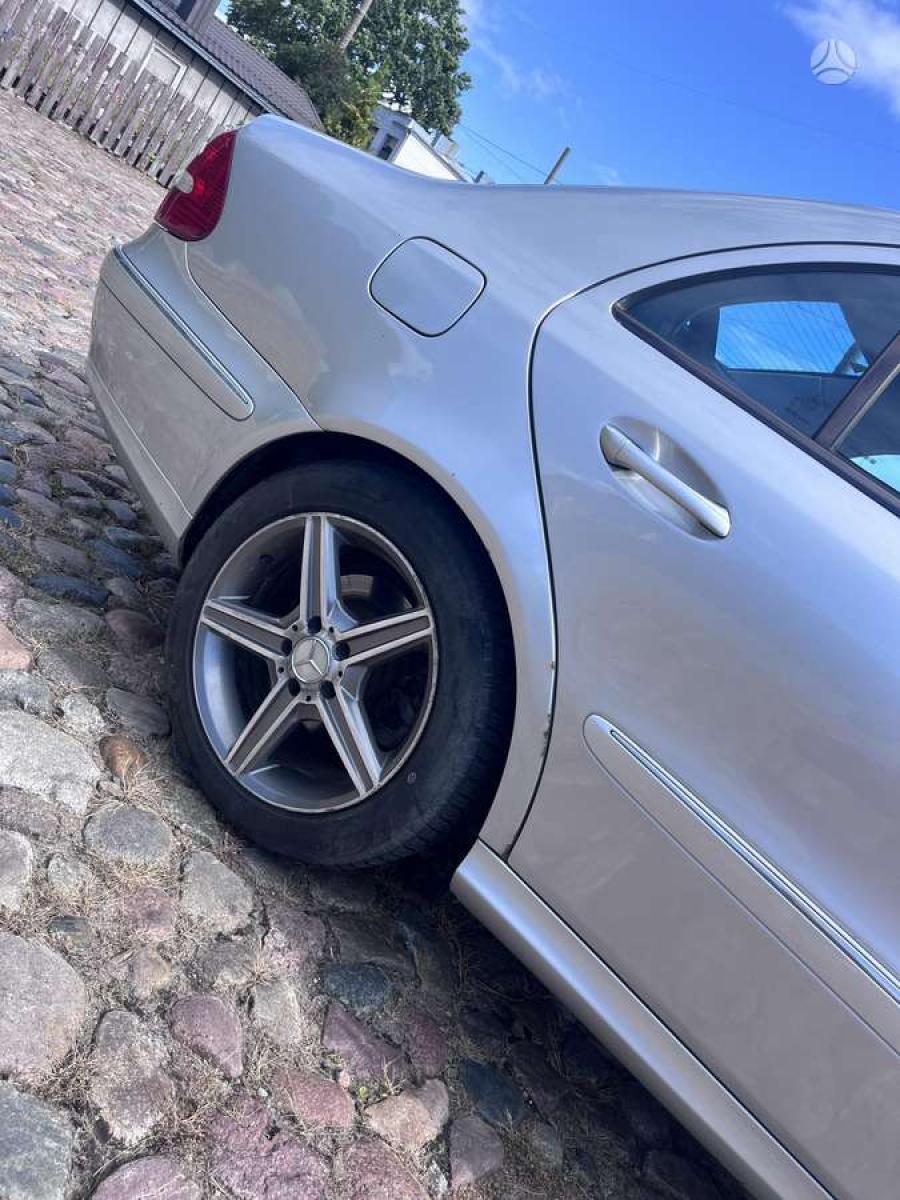 Grey Mercedes-Benz E 280 2005 in Kaunas, with an engine capacity of 3.22 L and mileage of 381 thousand km for 2800 €, photo 7 on AUTOMOTO.COM.LV