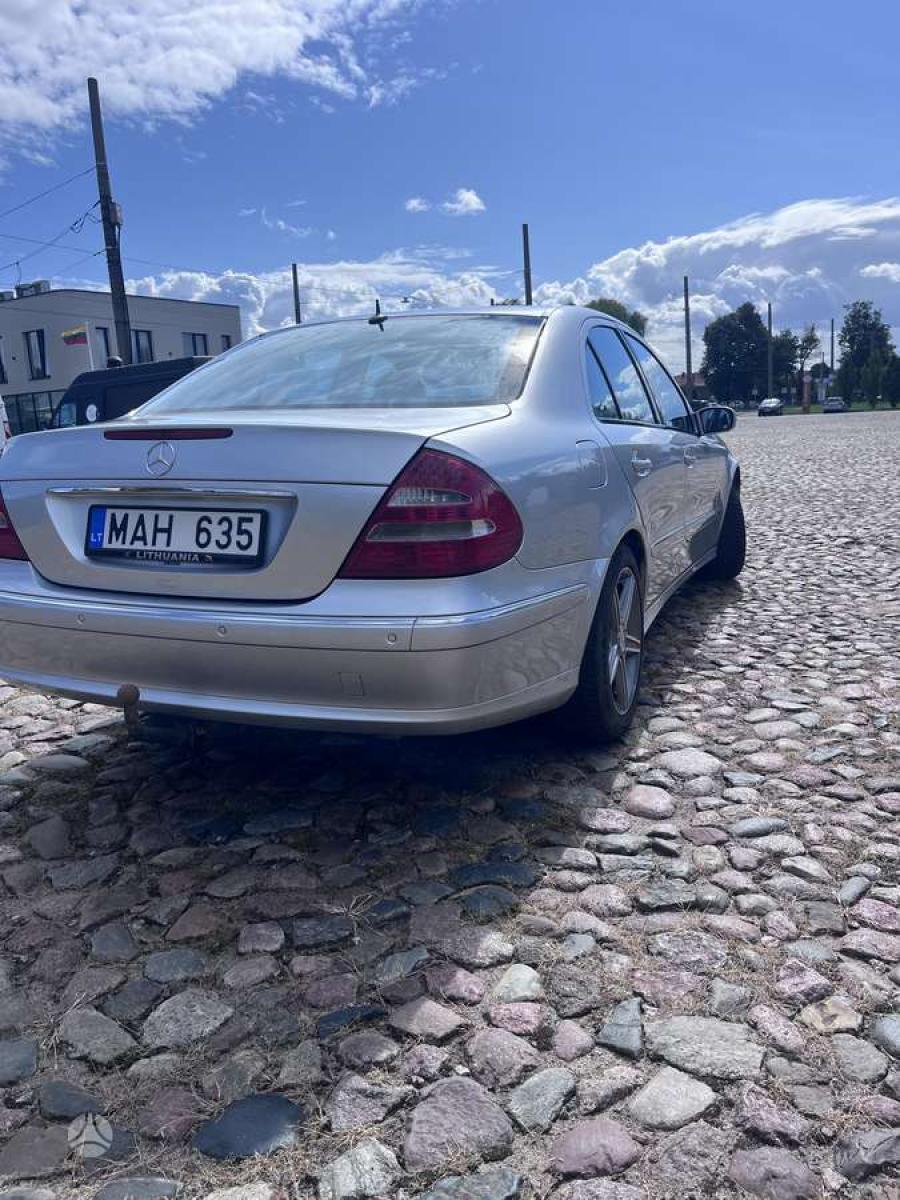 Grey Mercedes-Benz E 280 2005 in Kaunas, with an engine capacity of 3.22 L and mileage of 381 thousand km for 2800 €, photo 8 on AUTOMOTO.COM.LV