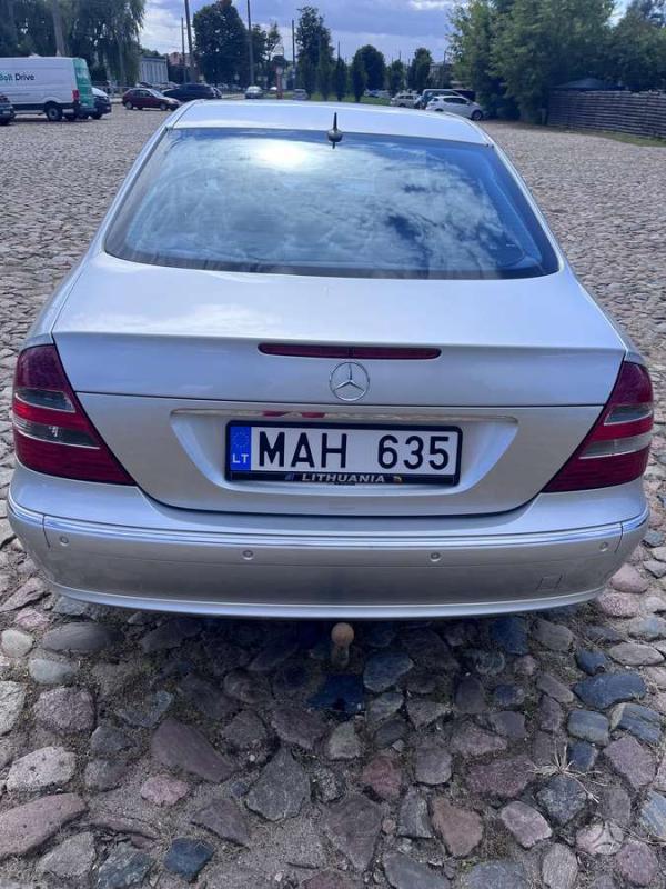 Grey Mercedes-Benz E 280 2005 in Kaunas, with an engine capacity of 3.22 L and mileage of 381 thousand km for 2800 €, photo 8 on AUTOMOTO.COM.LV
