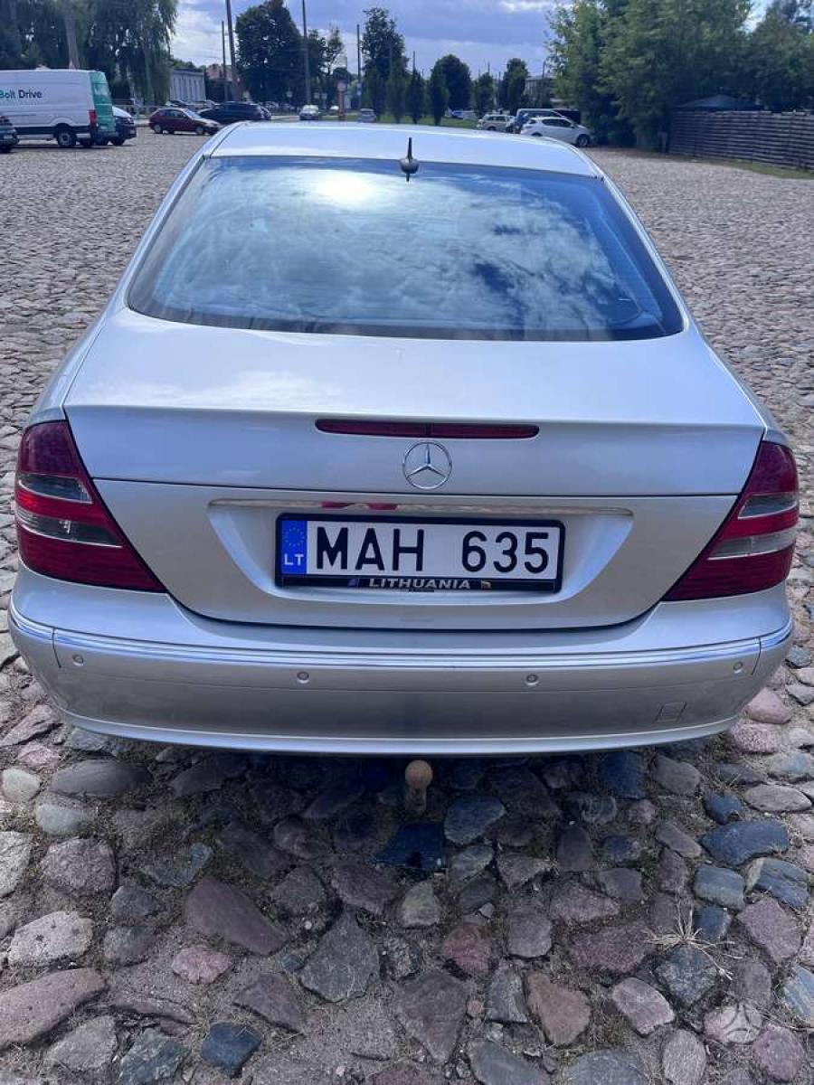 Grey Mercedes-Benz E 280 2005 in Kaunas, with an engine capacity of 3.22 L and mileage of 381 thousand km for 2800 €, photo 9 on AUTOMOTO.COM.LV