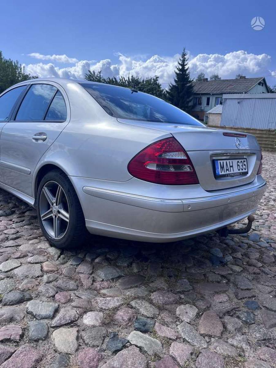 Grey Mercedes-Benz E 280 2005 in Kaunas, with an engine capacity of 3.22 L and mileage of 381 thousand km for 2800 €, photo 10 on AUTOMOTO.COM.LV