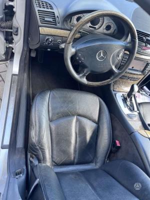 Grey Mercedes-Benz E 280 2005 in Kaunas, with an engine capacity of 3.22 L and mileage of 381 thousand km for 2800 €, photo 20 on AUTOMOTO.COM.LV