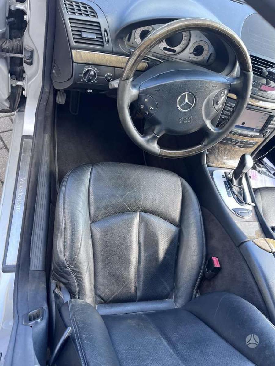 Grey Mercedes-Benz E 280 2005 in Kaunas, with an engine capacity of 3.22 L and mileage of 381 thousand km for 2800 €, photo 20 on AUTOMOTO.COM.LV