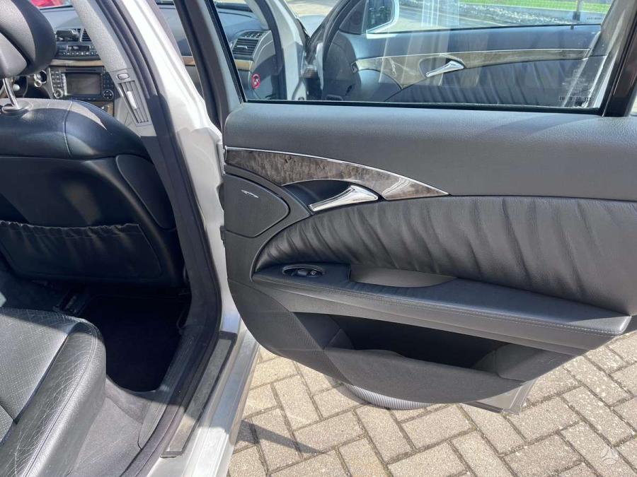 Grey Mercedes-Benz E 280 2005 in Kaunas, with an engine capacity of 3.22 L and mileage of 381 thousand km for 2800 €, photo 21 on AUTOMOTO.COM.LV