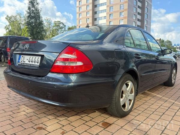 Pelēks Mercedes-Benz E 280 2005 Rīga, ar dzinēja tilpumu 3.00 L un nobraukumu 0 tūkst. km par 5900 €, foto 4 vietnē AUTOMOTO.COM.LV