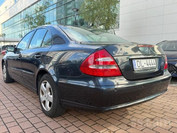 Pelēks Mercedes-Benz E 280 2005 Rīga, ar dzinēja tilpumu 3.00 L un nobraukumu 0 tūkst. km par 5900 €, foto 5 vietnē AUTOMOTO.COM.LV
