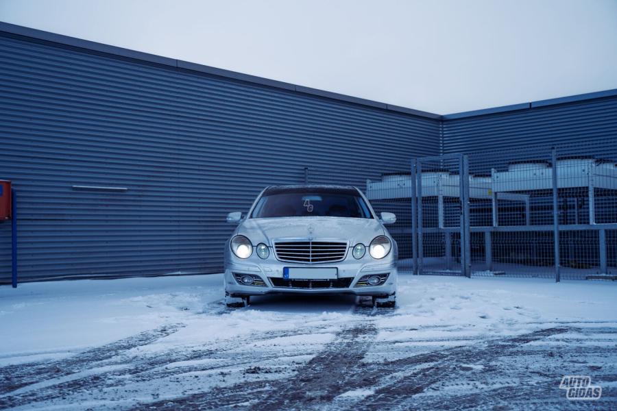 Grey Mercedes-Benz E 280 2006 in Vilnius, with an engine capacity of 3.00 L and mileage of 287 thousand km for 5900 €, photo 2 on AUTOMOTO.COM.LV
