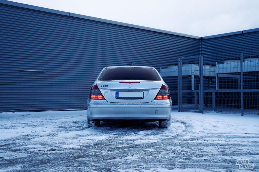 Grey Mercedes-Benz E 280 2006 in Vilnius, with an engine capacity of 3.00 L and mileage of 287 thousand km for 5900 €, photo 6 on AUTOMOTO.COM.LV