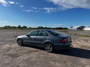 Grey Mercedes-Benz E 280 2006 in Riga, with an engine capacity of 3.00 L and mileage of 297 thousand km for 4450 €, photo 5 on AUTOMOTO.COM.LV