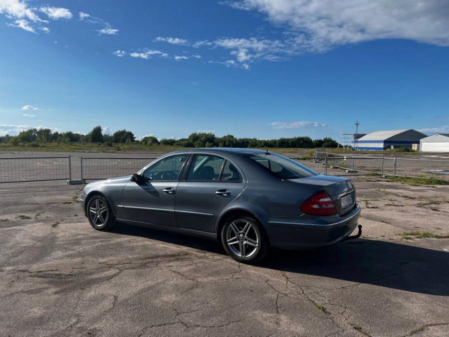 Grey Mercedes-Benz E 280 2006 in Riga, with an engine capacity of 3.00 L and mileage of 297 thousand km for 4450 €, photo 5 on AUTOMOTO.COM.LV