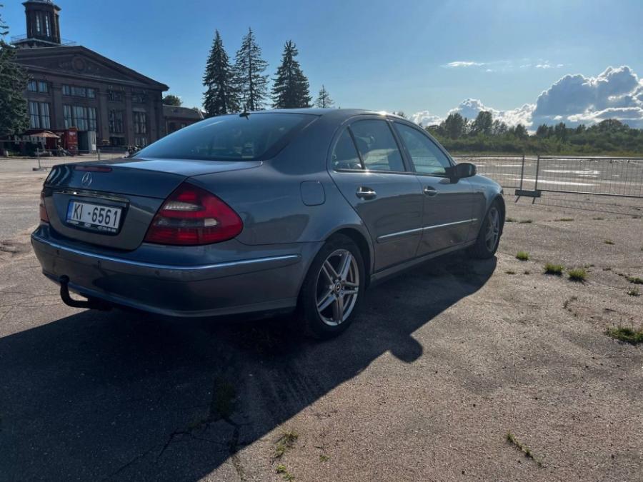 Grey Mercedes-Benz E 280 2006 in Riga, with an engine capacity of 3.00 L and mileage of 297 thousand km for 4450 €, photo 6 on AUTOMOTO.COM.LV