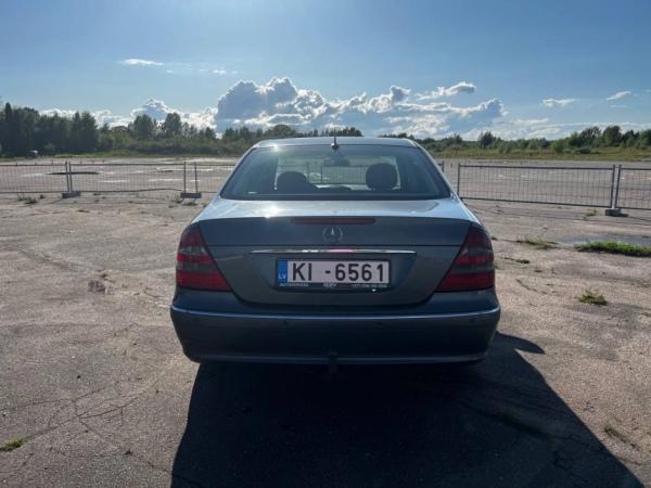 Pelēks Mercedes-Benz E 280 2006 Rīga, ar dzinēja tilpumu 3.00 L un nobraukumu 297 tūkst. km par 4450 €, foto 6 vietnē AUTOMOTO.COM.LV