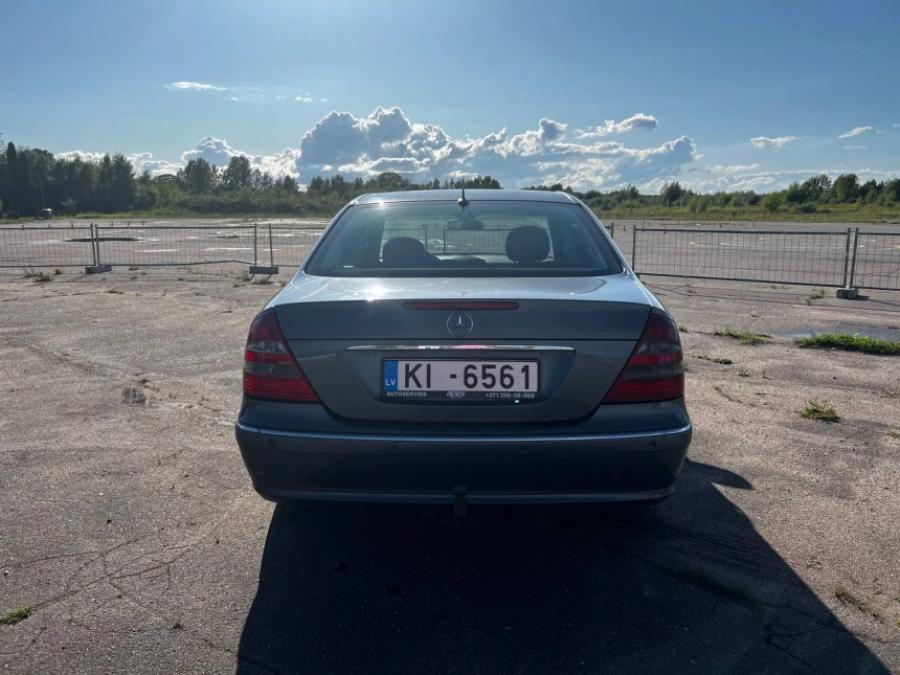 Grey Mercedes-Benz E 280 2006 in Riga, with an engine capacity of 3.00 L and mileage of 297 thousand km for 4450 €, photo 7 on AUTOMOTO.COM.LV