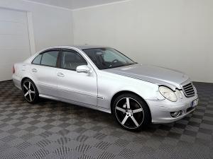 Pelēks Mercedes-Benz E 280 2006 Tallina, ar dzinēja tilpumu 3.00 L un nobraukumu 394 tūkst. km par 999 €, foto  vietnē AUTOMOTO.COM.LV