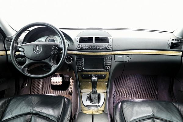 Grey Mercedes-Benz E 280 2006 in Tallinn, with an engine capacity of 3.00 L and mileage of 394 thousand km for 999 €, photo 5 on AUTOMOTO.COM.LV