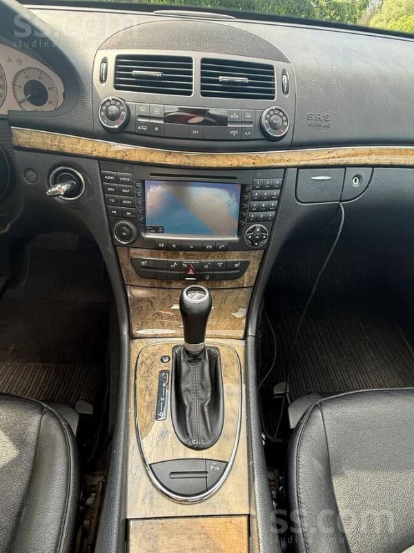 Pelēks Mercedes-Benz E 280 2006 Rīga, ar dzinēja tilpumu 3.00 L un nobraukumu 229 tūkst. km par 3700 €, foto 6 vietnē AUTOMOTO.COM.LV