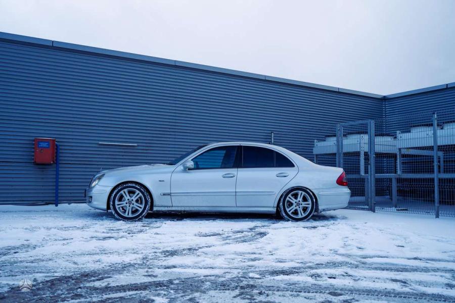 Серый Мерседес Е 280 2006 в Вильнюс, объемом двигателя 2.99 л и пробегом 293 тыс. км за 4999 €, фото 16 на AUTOMOTO.COM.LV