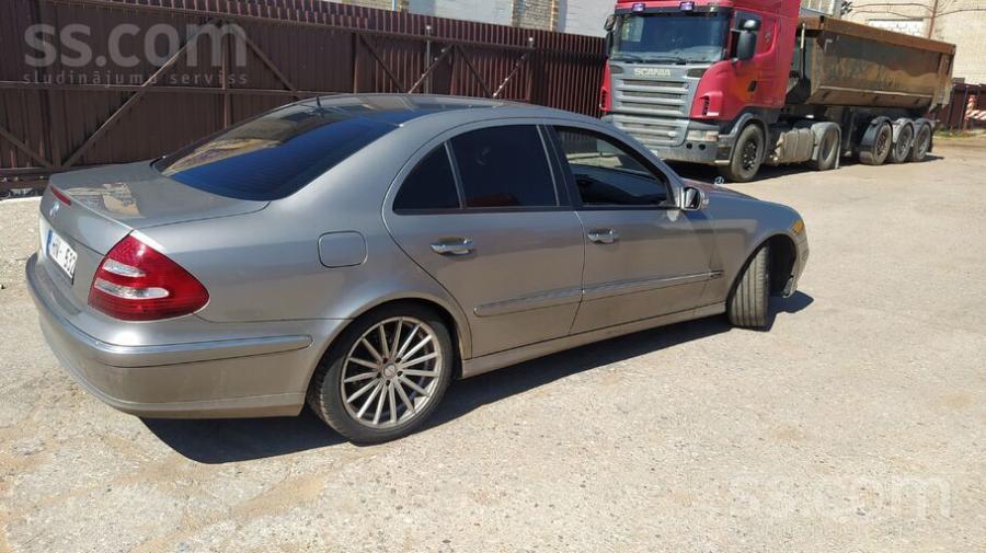 Pelēks Mercedes-Benz E 280 2006 Daugavpils, ar dzinēja tilpumu 3.20 L un nobraukumu 388 tūkst. km par 1900 €, foto 12 vietnē AUTOMOTO.COM.LV