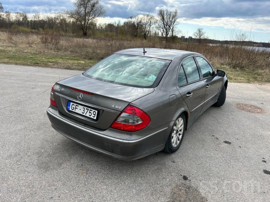 Grey Mercedes-Benz E 280 2006 in Riga, with an engine capacity of 3.00 L and mileage of 560 thousand km for 1200 €, photo 4 on AUTOMOTO.COM.LV