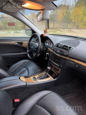 Grey Mercedes-Benz E 280 2007 in Riga, with an engine capacity of 3.00 L and mileage of 374 thousand km for 2500 €, photo 4 on AUTOMOTO.COM.LV