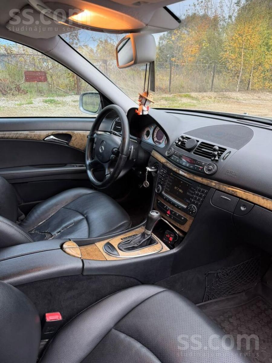 Grey Mercedes-Benz E 280 2007 in Riga, with an engine capacity of 3.00 L and mileage of 374 thousand km for 2500 €, photo 4 on AUTOMOTO.COM.LV