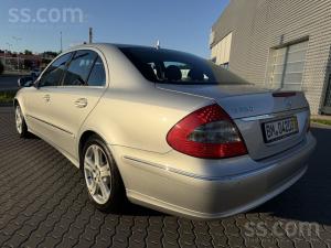 Серый Мерседес Е 280 2008 в Рига, объемом двигателя 3.00 л и пробегом 371 тыс. км за 5899 €, фото 4 на AUTOMOTO.COM.LV