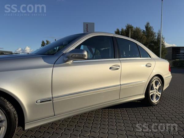 Mercedes-Benz E 280 2008 in Riga on AUTOMOTO.COM.LV Grey Mercedes-Benz E 280 2008 in Riga, with an engine capacity of 3.00 L and mileage of 371 thousand km for 5899 €, photo 9 on AUTOMOTO.COM.LV