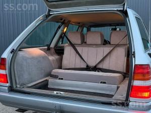 Grey Mercedes-Benz E 280 1996 in Riga, with an engine capacity of 2.80 L and mileage of 379 thousand km for 3990 €, photo 9 on AUTOMOTO.COM.LV