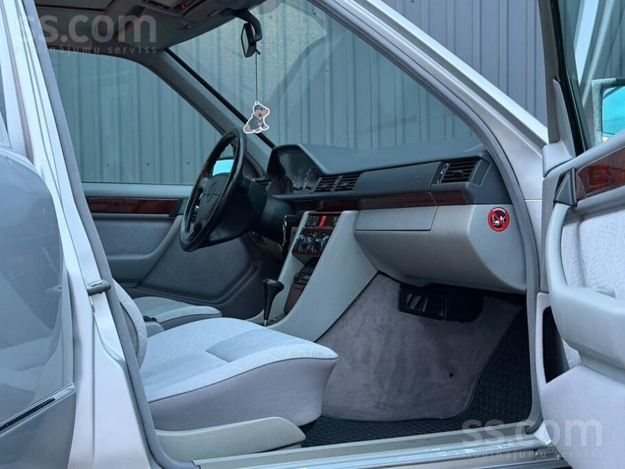 Grey Mercedes-Benz E 280 1996 in Riga, with an engine capacity of 2.80 L and mileage of 379 thousand km for 3990 €, photo 12 on AUTOMOTO.COM.LV